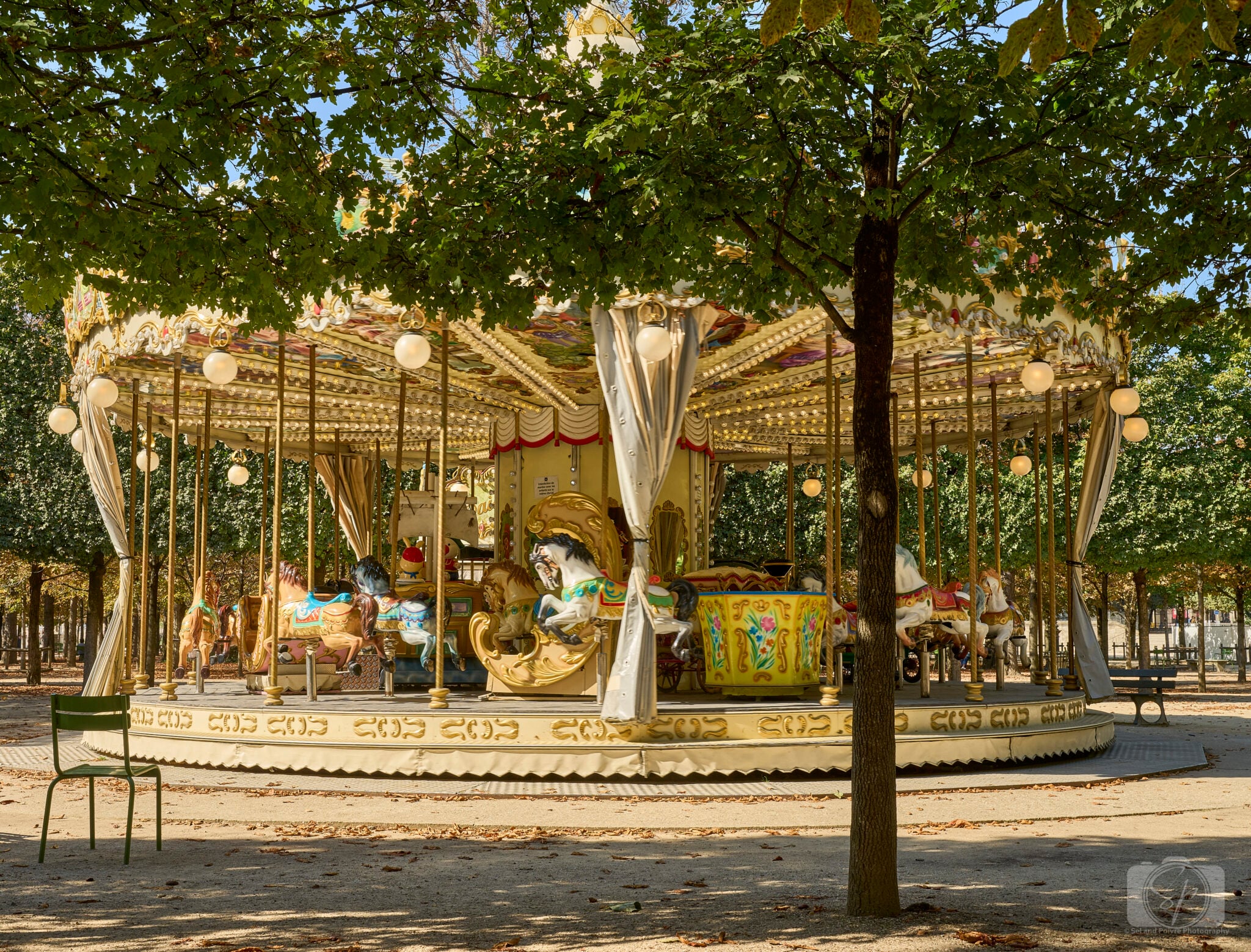 Carousels in Paris - Misadventures with Andi