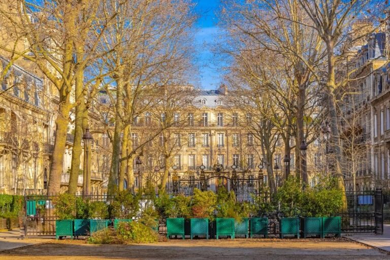 Your Guide to Parc Monceau Paris - Misadventures with Andi