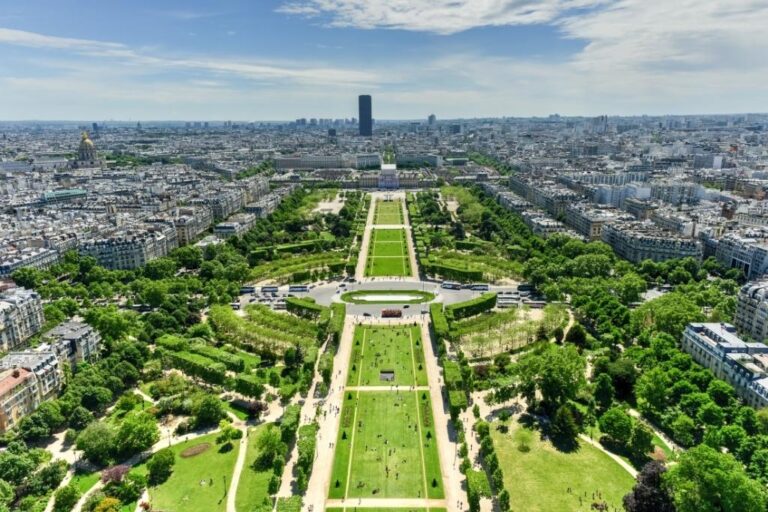 Parks, Gardens, and (Green) Squares in Paris - Misadventures with Andi