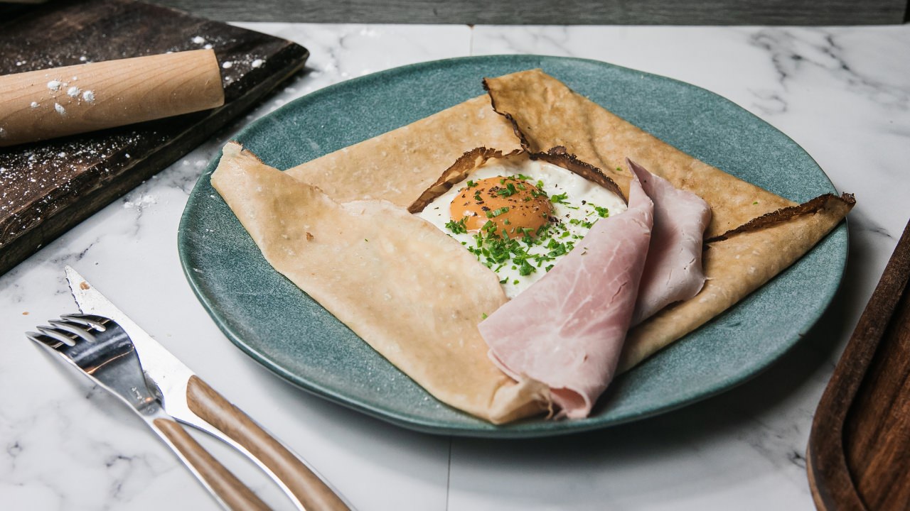 The Best Crepes in Paris - Misadventures with Andi